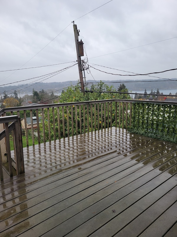Charming 2-bedroom Water View House, Wifi In Nice Bremerton - Silverdale, WA