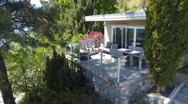 Luxury Lakeside Cabin 14. Seclusion Bay Resort, West Kelowna. Beachfront Cottage - West Kelowna