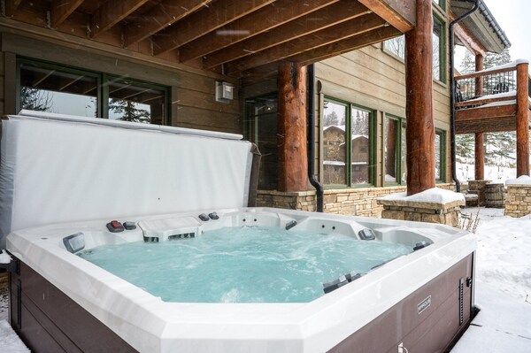 Luxury Home 1040 I Next To Resort I Hot Tub I Great Views I Best Price I Free Adventures Daily - Winter Park, CO