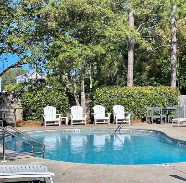 Cottage By The Sea/ Private Beach Access/ 4 Bikes/ Pet Friendly/close To Seaside/community Pool - Seaside, FL