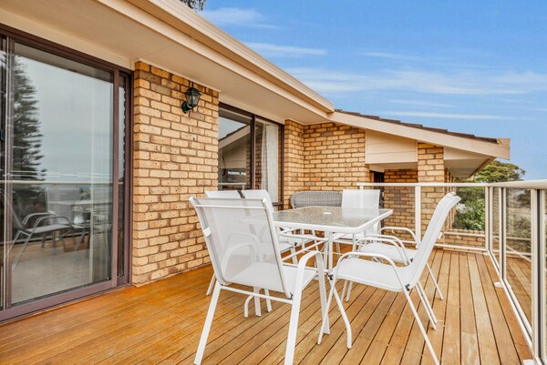 4 Capes View: 4 Bedroom: Pet Friendly - Merimbula