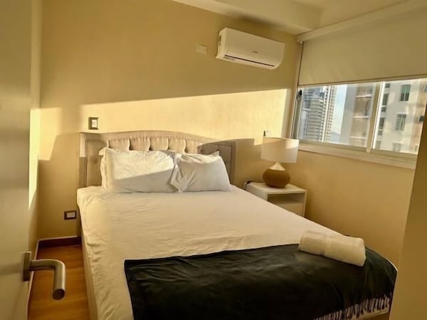Ph Quartier 16d Luxury Apartment With Rooftop Pool -