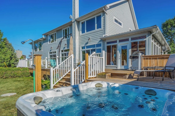The County Lakehouse - Waterfront W Hot Tub - Prince Edward