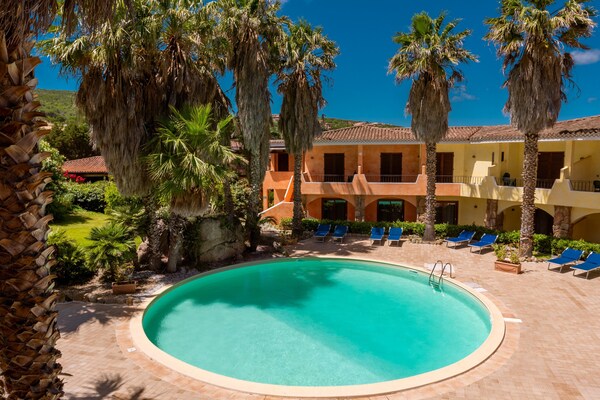 Tranquil Palau Green Village 1 Bedroom Apartment B4p-premier Sleeps 4 Persons - Palau