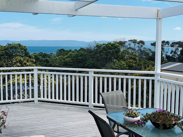 Sweeping Views Of Sand Piper Beach! - Coles Bay