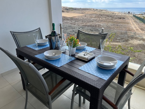 Lighthouse Beach | 3br Seafront Apt | 50m To Beach | Sea Views | Sleeps 6 - Paphos