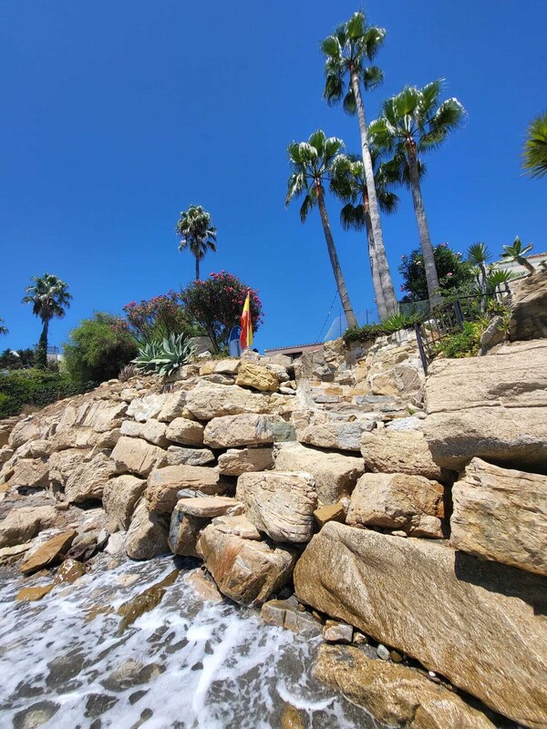 Stunning Beachfront Villa For 16 People! - Estepona