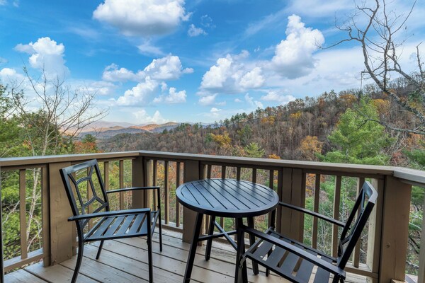 Huge Mtn Views  4 Br/3bath With Hot Tub, Wifi, Pool Access - Townsend, TN