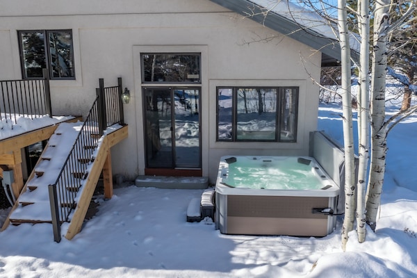 Snowbound Lodge| Private Hot Tub | Pet Friendly! - Steamboat Springs, CO
