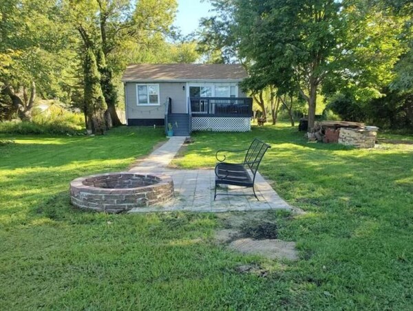 Lakehouse Getaway - Crystal Lake, IL