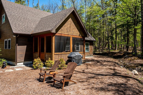Cozy Cottage: Central To Lakes W/ Beach Access, Hiking,  Skiing & Entertainment - Moultonborough, NH