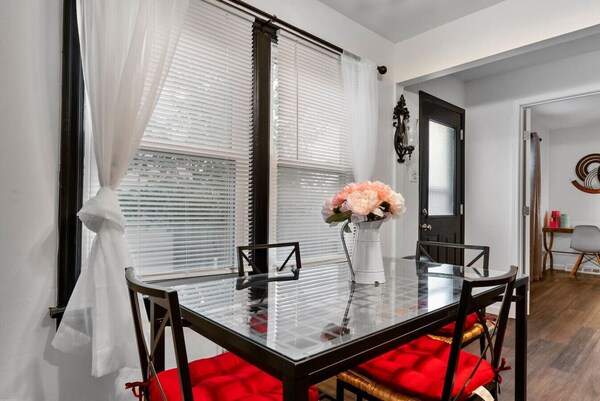 Sleeps 12 , Safe Area , Close To Top Attractions - Saint-Louis, MO