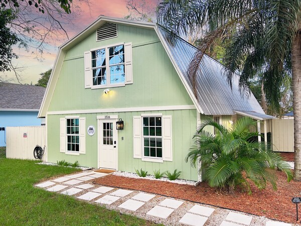 Vero Beach Gem: Pool, Game Room, King Beds, Minutes To The Beaches... - Vero Beach, FL