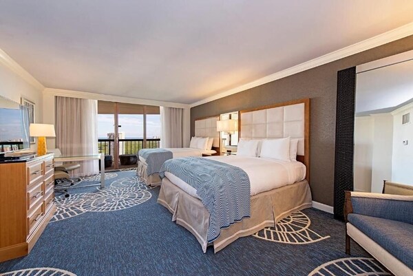 Two Spacious Rooms W/ Relaxing Gulf Views | Private Beach Access | Pets Allowed - Naples, FL
