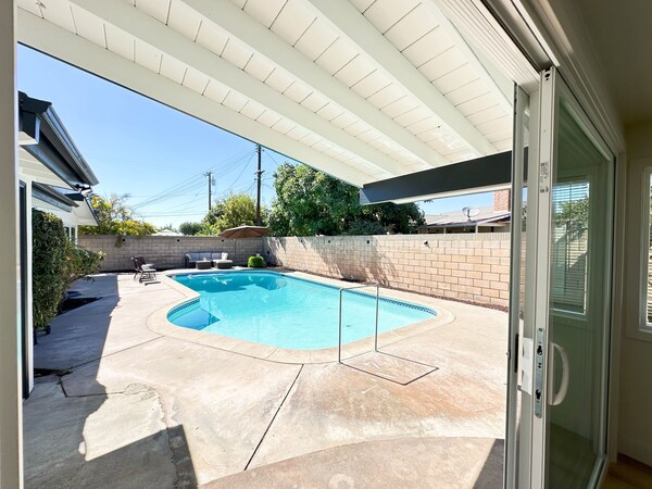 4-bedroom Pool & Game Room Bungalow In Ikea Covina - San Dimas, CA