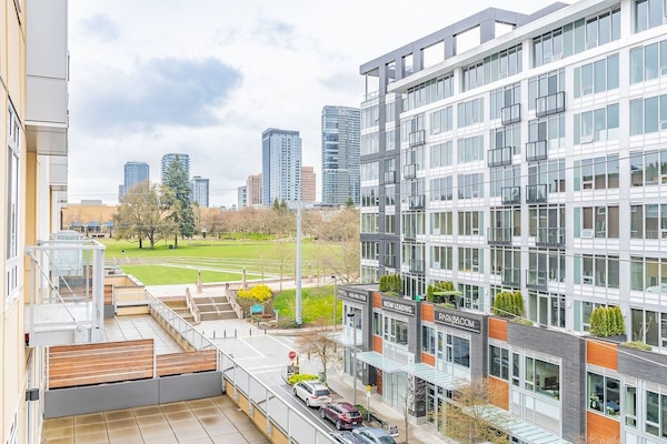 Bellevue Luxe 3br W/ Balcony - Prime Location! - 벨뷰