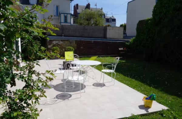 Maison Centre Deauville Proche Place Morny Avec Jardin Et Garage. - Trouville-sur-Mer
