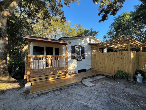 Cruise / Port Canaveral- 2 Bedroom Cottage / Cocoa Beach - Cocoa, FL