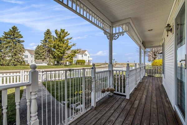 Standalone Harbor Village Cottage At Beach - Manistee, MI