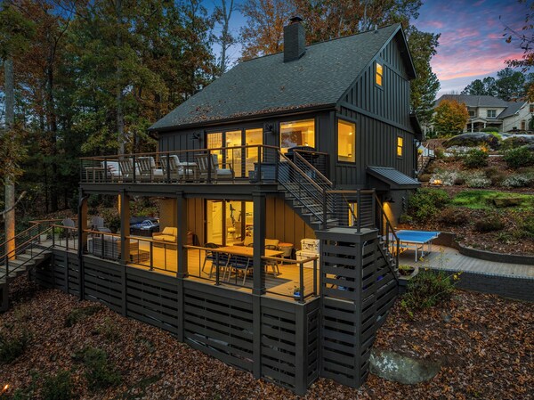 Lakeside Luxe Retreat Hot Tub  Dock  Cold Plunge - Lake Norman, NC