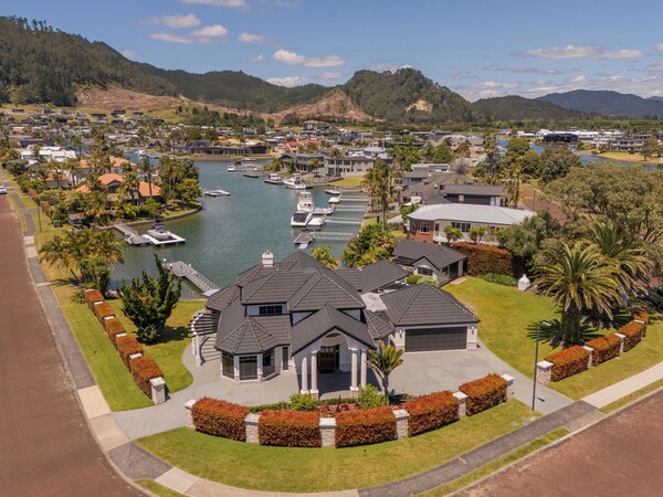 Amalfi - Pauanui Holiday Home - Tairua