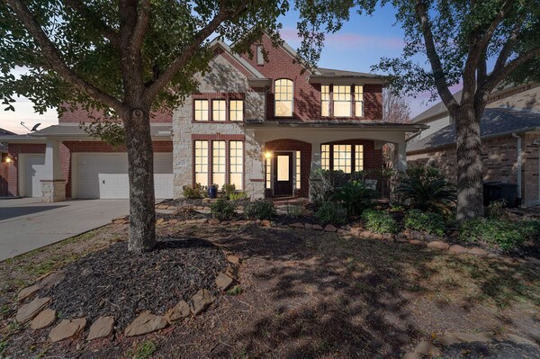 Texas Themed Modern Spacious Getaway W/ Hot Tub & Games - Pets - Mid Term Stays - Spring, TX