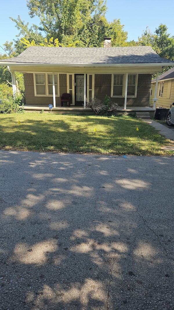 Charming 2-bedroom Bungalow House In Brilliant Kansas City  Ks With Ac, Wifi - Kansas
