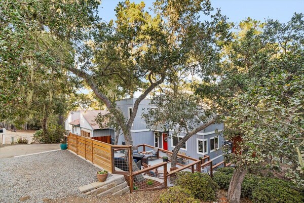 Charming Cambria Retreat W Hottub, Sleeps 8, Firepit, 5 Min To Coast/main St - Cambria, CA