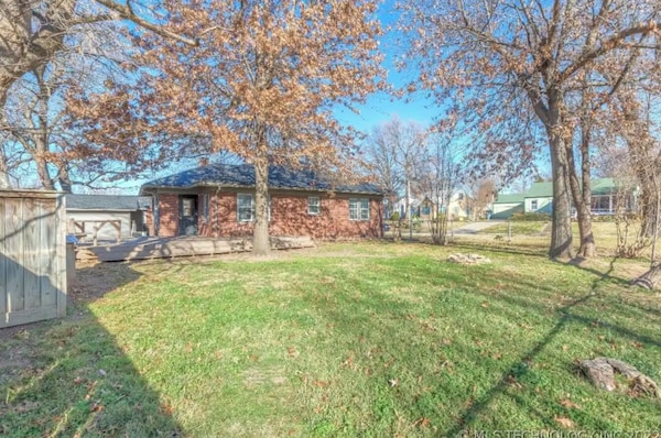 Charming 2-bedroom University Dormitory Craftsman - Owasso, OK