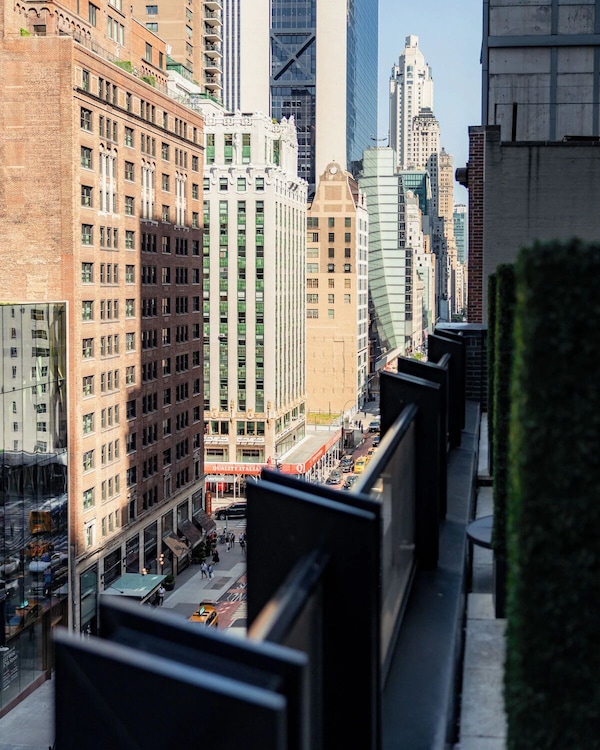 Relaxing Room W/ Rooftop Bar Views In Midtown Manhattan 2 Blocks To Park - Astoria - Queens NY