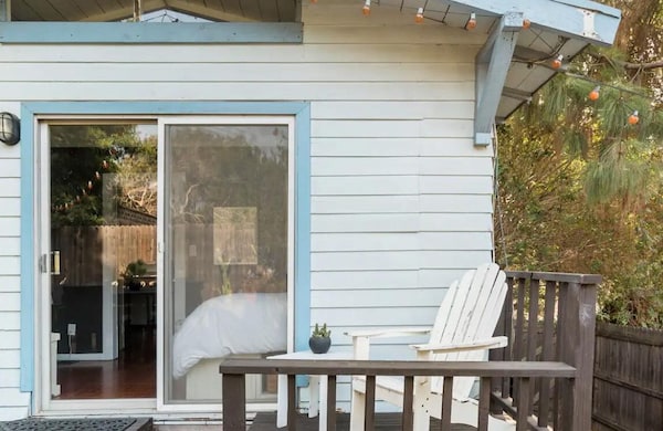 Cozy Hillside Cabin In Silverlake / Echo Park - Los Angeles, CA
