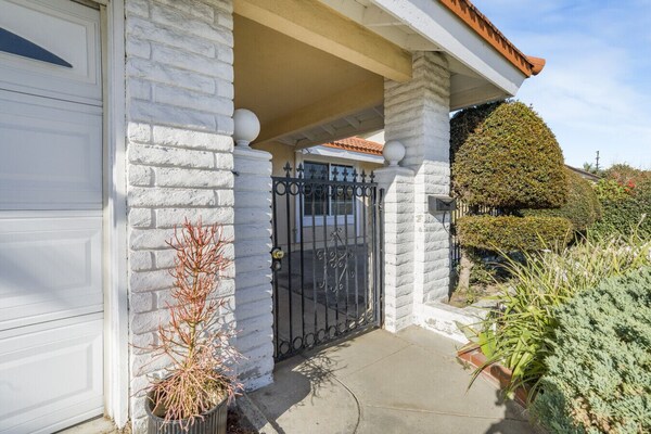 Spacious House, Central, All Amenities - Rancho Palos Verdes, CA