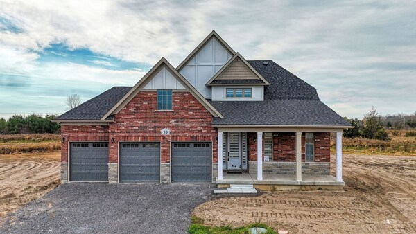 Youngs Cove Chalet In Prince Edward County - Brighton