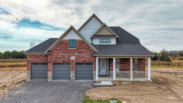 Youngs Cove Chalet In Prince Edward County - Brighton