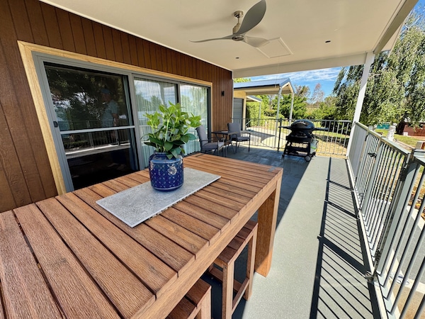 Luxury Retreat Overlooking Mt Panorama And Bathurst Semi-rural Surrounds - Bathurst