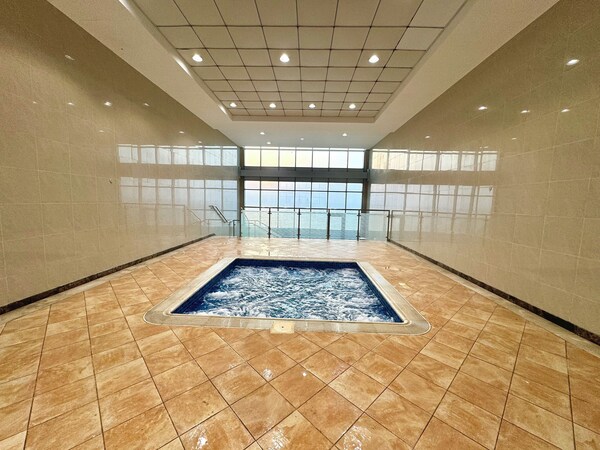 Luxury 2 Bedrooms Front Beach Sea View Amazing Wifi, Gym, Pool, Sauna, Hammam - Sharjah