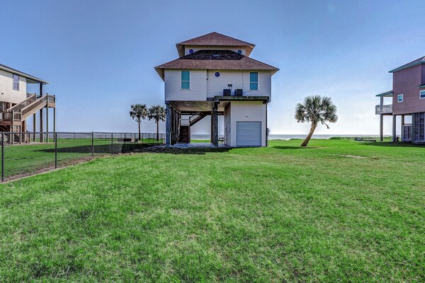 Beautiful 4-bedroom Beachfront Bolivar Peninsula With Ac, Wifi, Pet Friendly - Crystal Beach, TX