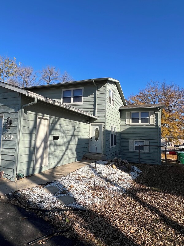 Spacious 3-bedroom Home In The Heart Of Sioux Falls Perfect Location & Comfort! - Sioux Falls, SD