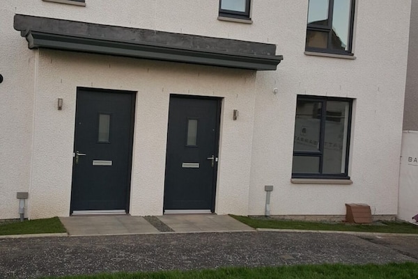 Newbuild - 3 Bedrooms, 2 Baths,5 Mins From Airport - Queensferry