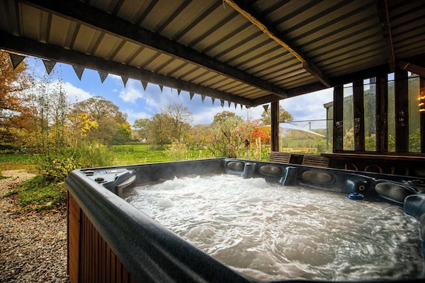 Dragons Barn With Hot Tub - Gloucestershire