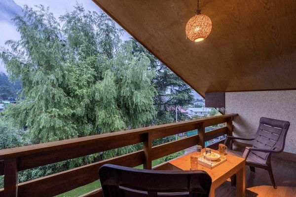 The Bear Creek Luxury 2bhk Villa At Mall Road Manali\n - Manali