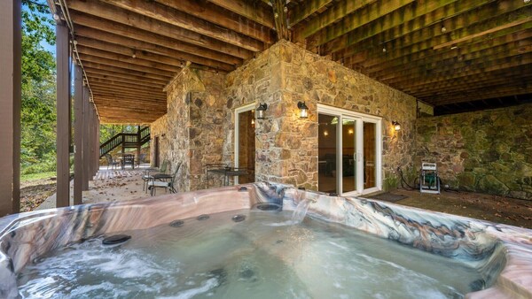 Alpine 8 Br Lodge - Hot Tub, Fire Pit, Ping Pong - Dale Hollow Reservoir