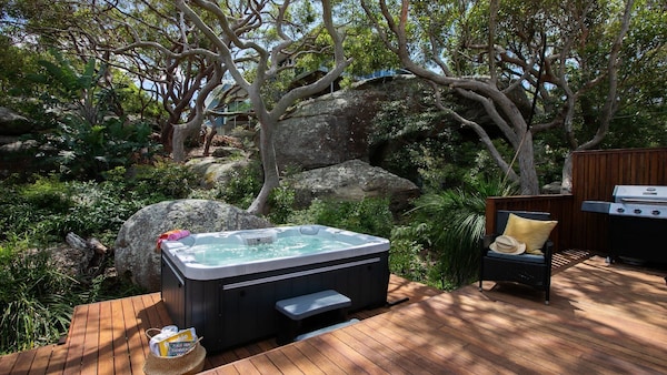 Amazing Views, Stunning Beaches And Beautiful Bushwalks - Sydney