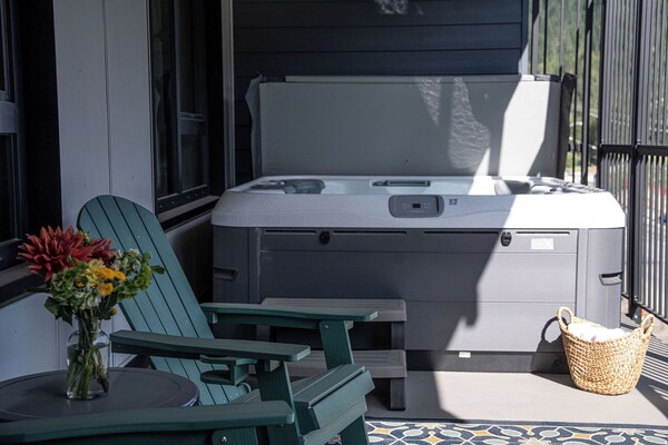 Peaceful &  Beautifully Designed Revelstoke Escape - Revelstoke