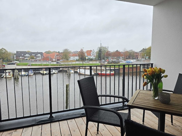 Herzlich Willkommen In Der Modernen Ferienwohnung Norderhafen Mit Herrlichem Bli - Norddeich