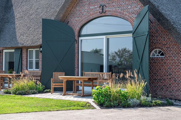 Der "Tofthof Een" - Ein Exklusives Ferienappartement Unter Reet. - Westerhever