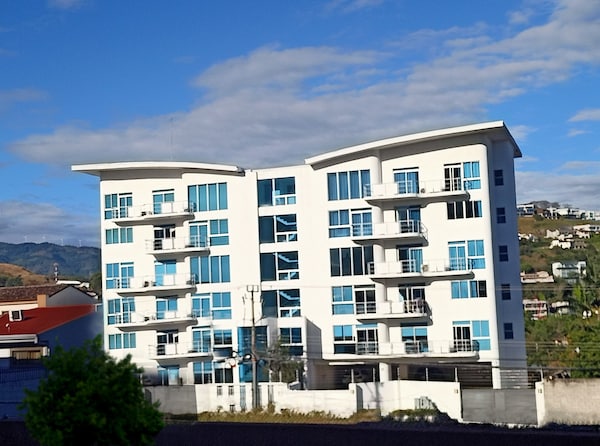 Excelente Para Familias/trab/citas Médicas-2br+a/c - Escazu
