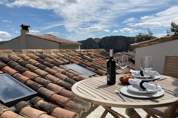 House No.45 Is Spectacularly Built On The Rock Of El Tajo, Montejaque. - Grazalema