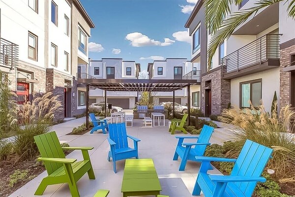 Private Bedroom With Bathroom Central Location - Irvine, CA