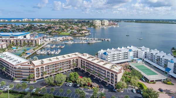 Stylish And Trendy One Bedroom Condo At Waterfront Resort On Marco Island. - Marco Island, FL